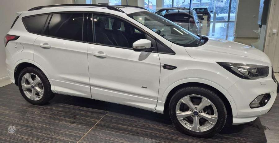 White Ford Kuga 2019 in Siauliai, with an engine capacity of 1.50 L and mileage of 107 thousand km for 13600 €, photo 5 on AUTOMOTO.COM.LV