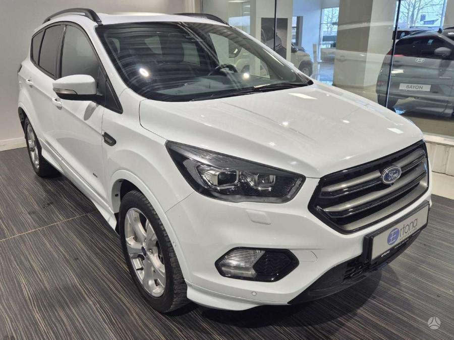 White Ford Kuga 2019 in Siauliai, with an engine capacity of 1.50 L and mileage of 107 thousand km for 13600 €, photo 6 on AUTOMOTO.COM.LV