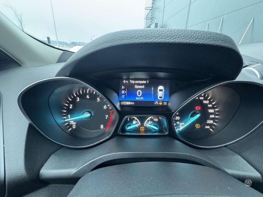 White Ford Kuga 2019 in Vilnius, with an engine capacity of 1.50 L and mileage of 72 thousand km for 14950 €, photo 23 on AUTOMOTO.COM.LV