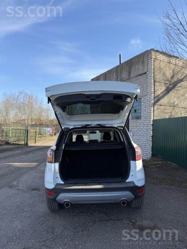 White Ford Kuga 2019 in Daugavpils, with an engine capacity of 2.00 L and mileage of 230 thousand km for 10900 €, photo 8 on AUTOMOTO.COM.LV