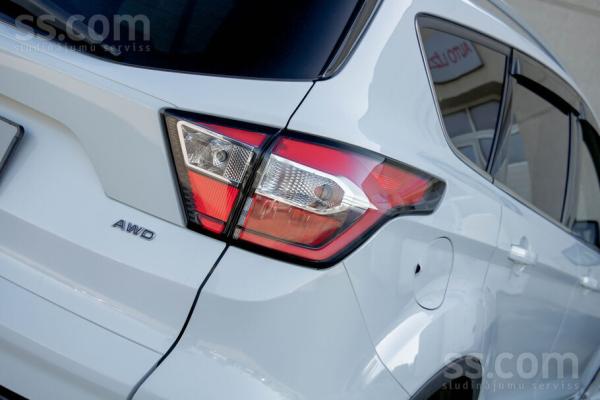 White Ford Kuga 2019 in Tukums, with an engine capacity of 2.00 L and mileage of 226 thousand km for 10998 €, photo 8 on AUTOMOTO.COM.LV
