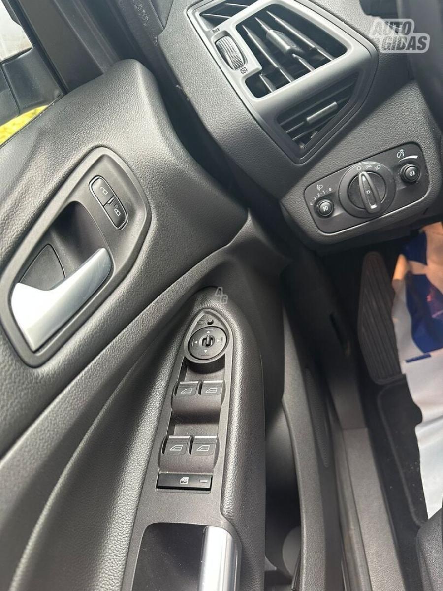 White Ford Kuga 2019 in Vilnius, with an engine capacity of 1.50 L and mileage of 72 thousand km for 11950 €, photo 17 on AUTOMOTO.COM.LV