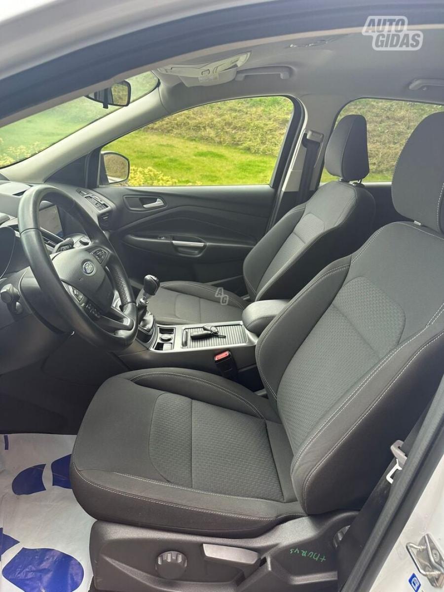 White Ford Kuga 2019 in Vilnius, with an engine capacity of 1.50 L and mileage of 72 thousand km for 11950 €, photo 21 on AUTOMOTO.COM.LV