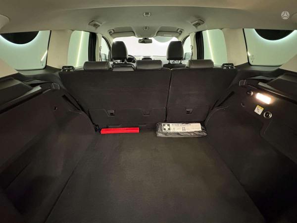 White Ford Kuga 2019 in Marijampole, with an engine capacity of 2.00 L and mileage of 103 thousand km for 10650 €, photo 6 on AUTOMOTO.COM.LV