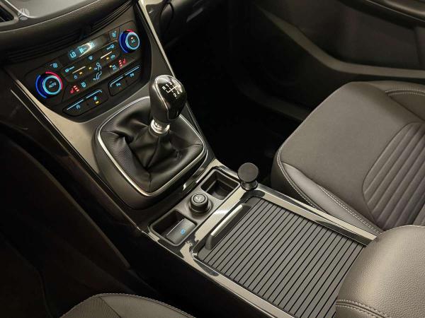 White Ford Kuga 2019 in Marijampole, with an engine capacity of 2.00 L and mileage of 103 thousand km for 10650 €, photo 9 on AUTOMOTO.COM.LV