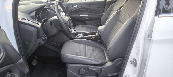 Ford Kuga 2019 in Kaunas on AUTOMOTO.COM.LV White Ford Kuga 2019 in Kaunas, with an engine capacity of 1.50 L and mileage of 207 thousand km for 8600 €, photo 6 on AUTOMOTO.COM.LV
