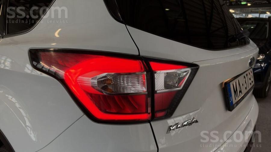 Balts Ford Kuga 2019 Rīga, ar dzinēja tilpumu 2.00 L un nobraukumu 157 tūkst. km par 10500 €, foto 12 vietnē AUTOMOTO.COM.LV