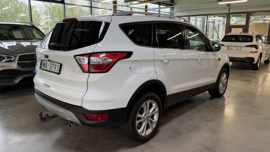 White Ford Kuga 2019 in Riga, with an engine capacity of 2.00 L and mileage of 157 thousand km for 9900 €, photo 5 on AUTOMOTO.COM.LV