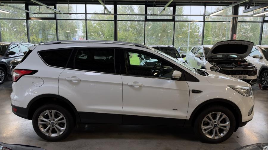White Ford Kuga 2019 in Riga, with an engine capacity of 2.00 L and mileage of 157 thousand km for 9900 €, photo 6 on AUTOMOTO.COM.LV