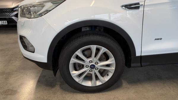 White Ford Kuga 2019 in Riga, with an engine capacity of 2.00 L and mileage of 157 thousand km for 9900 €, photo 9 on AUTOMOTO.COM.LV