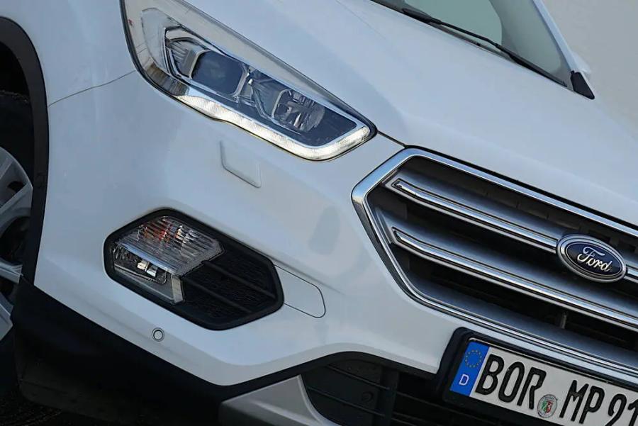 White Ford Kuga 2020 in Riga, with an engine capacity of 2.00 L and mileage of 197 thousand km for 19500 €, photo 1 on AUTOMOTO.COM.LV