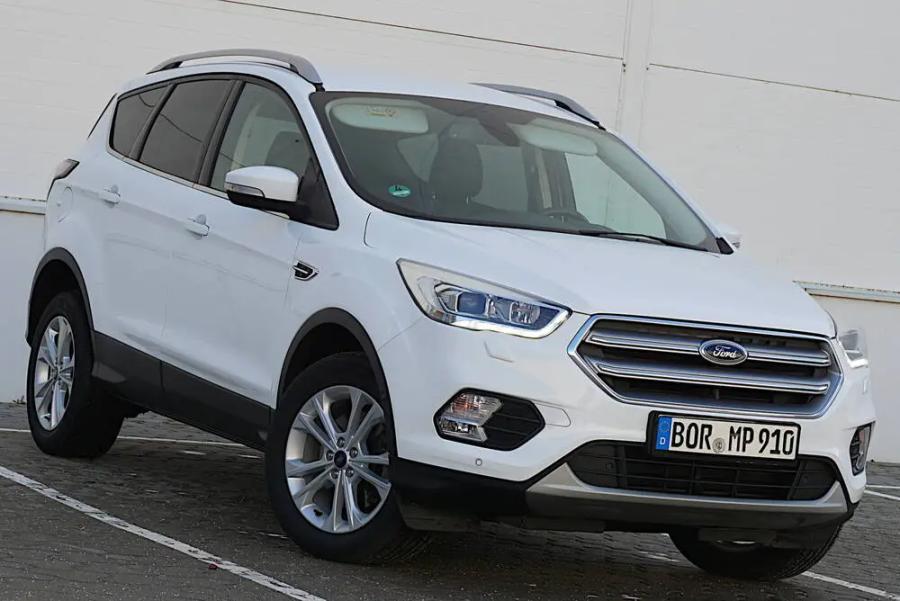 White Ford Kuga 2020 in Riga, with an engine capacity of 2.00 L and mileage of 197 thousand km for 19500 €, photo 3 on AUTOMOTO.COM.LV