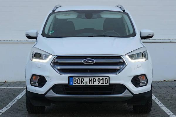 White Ford Kuga 2020 in Riga, with an engine capacity of 2.00 L and mileage of 197 thousand km for 19500 €, photo 3 on AUTOMOTO.COM.LV