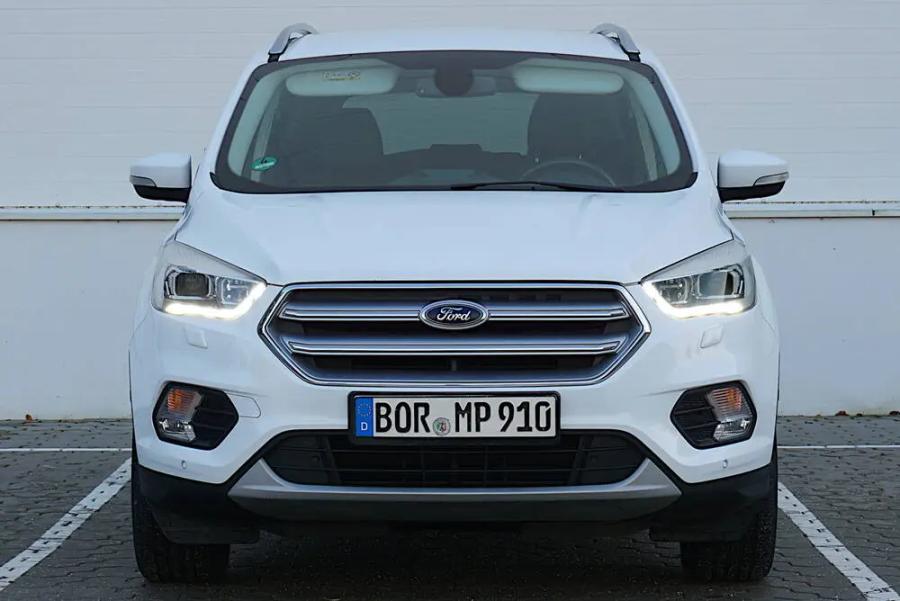 White Ford Kuga 2020 in Riga, with an engine capacity of 2.00 L and mileage of 197 thousand km for 19500 €, photo 4 on AUTOMOTO.COM.LV