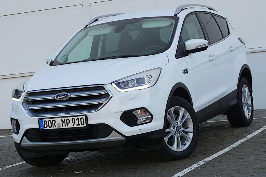 White Ford Kuga 2020 in Riga, with an engine capacity of 2.00 L and mileage of 197 thousand km for 19500 €, photo 5 on AUTOMOTO.COM.LV