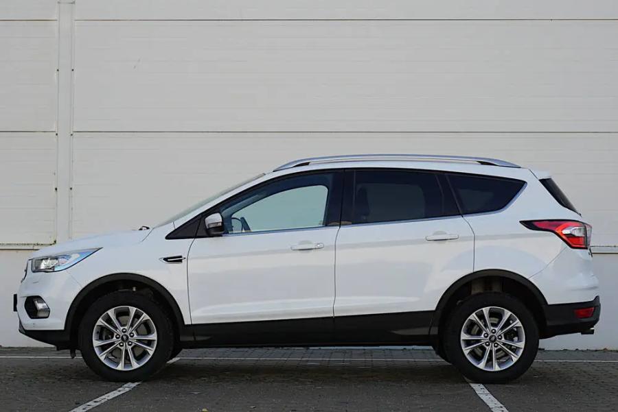 White Ford Kuga 2020 in Riga, with an engine capacity of 2.00 L and mileage of 197 thousand km for 19500 €, photo 7 on AUTOMOTO.COM.LV
