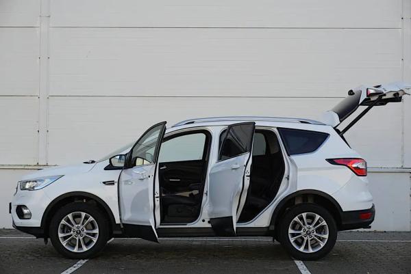 White Ford Kuga 2020 in Riga, with an engine capacity of 2.00 L and mileage of 197 thousand km for 19500 €, photo 7 on AUTOMOTO.COM.LV