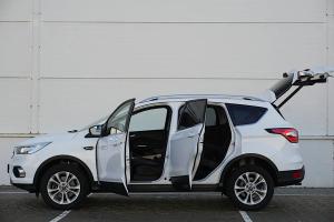 White Ford Kuga 2020 in Riga, with an engine capacity of 2.00 L and mileage of 197 thousand km for 19500 €, photo 8 on AUTOMOTO.COM.LV
