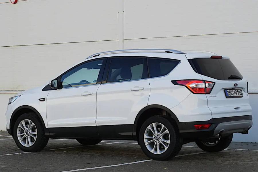 White Ford Kuga 2020 in Riga, with an engine capacity of 2.00 L and mileage of 197 thousand km for 19500 €, photo 9 on AUTOMOTO.COM.LV