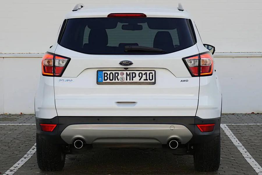 White Ford Kuga 2020 in Riga, with an engine capacity of 2.00 L and mileage of 197 thousand km for 19500 €, photo 11 on AUTOMOTO.COM.LV
