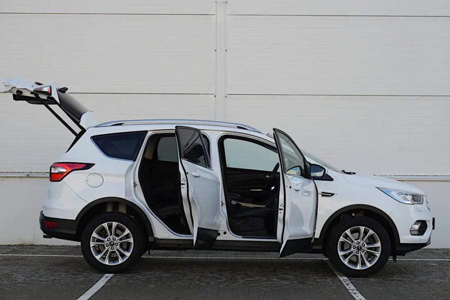 White Ford Kuga 2020 in Riga, with an engine capacity of 2.00 L and mileage of 197 thousand km for 19500 €, photo 15 on AUTOMOTO.COM.LV
