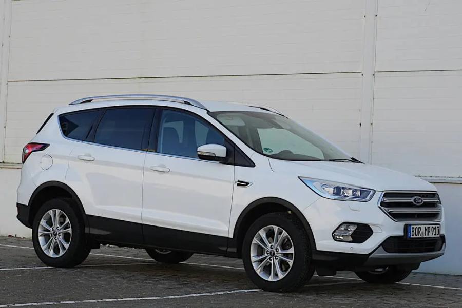 White Ford Kuga 2020 in Riga, with an engine capacity of 2.00 L and mileage of 197 thousand km for 19500 €, photo 16 on AUTOMOTO.COM.LV