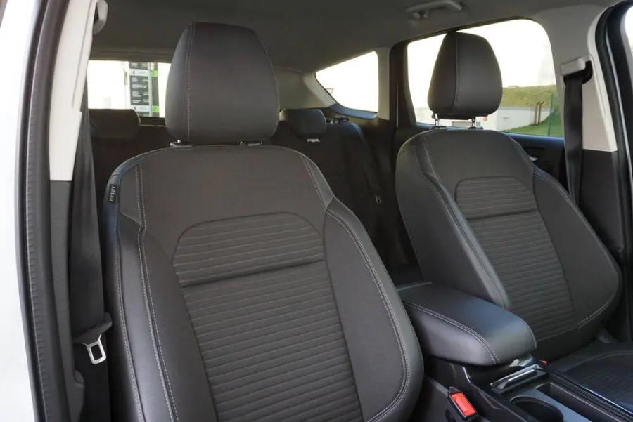 White Ford Kuga 2020 in Riga, with an engine capacity of 2.00 L and mileage of 197 thousand km for 19500 €, photo 18 on AUTOMOTO.COM.LV