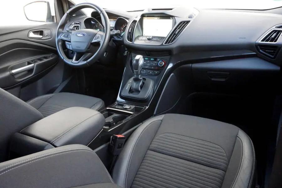 White Ford Kuga 2020 in Riga, with an engine capacity of 2.00 L and mileage of 197 thousand km for 19500 €, photo 19 on AUTOMOTO.COM.LV