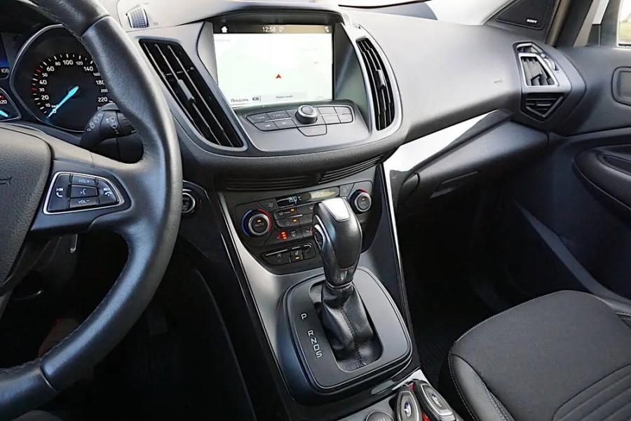 White Ford Kuga 2020 in Riga, with an engine capacity of 2.00 L and mileage of 197 thousand km for 19500 €, photo 25 on AUTOMOTO.COM.LV