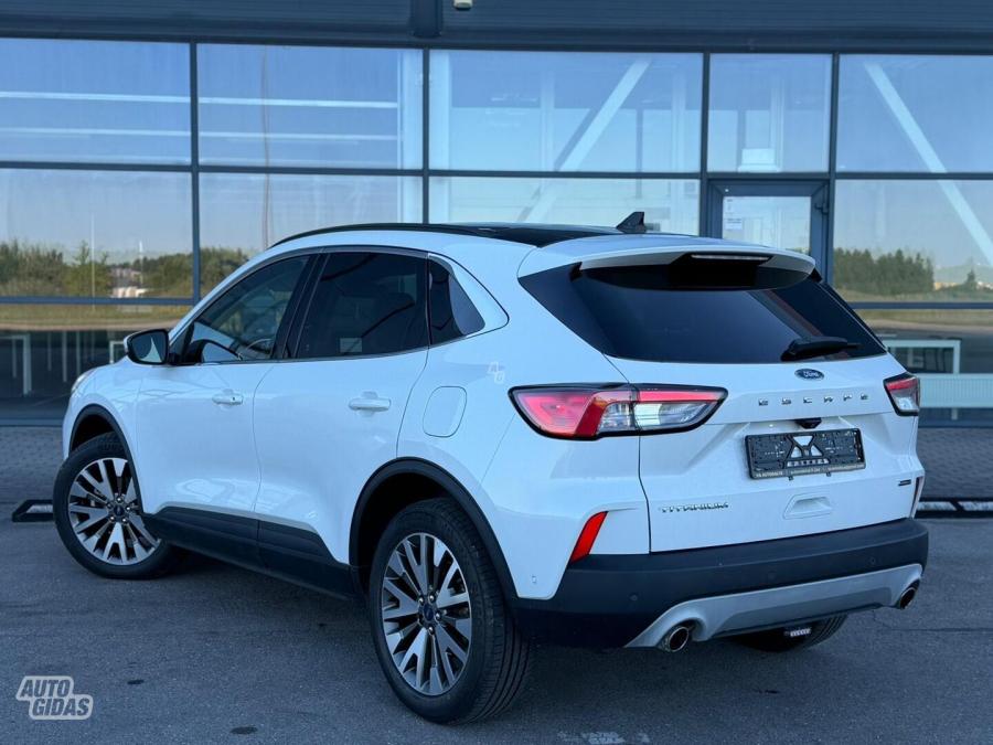 White Ford Kuga 2020 in Panevezys, with an engine capacity of 2.50 L and mileage of 53 thousand km for 20700 €, photo 5 on AUTOMOTO.COM.LV