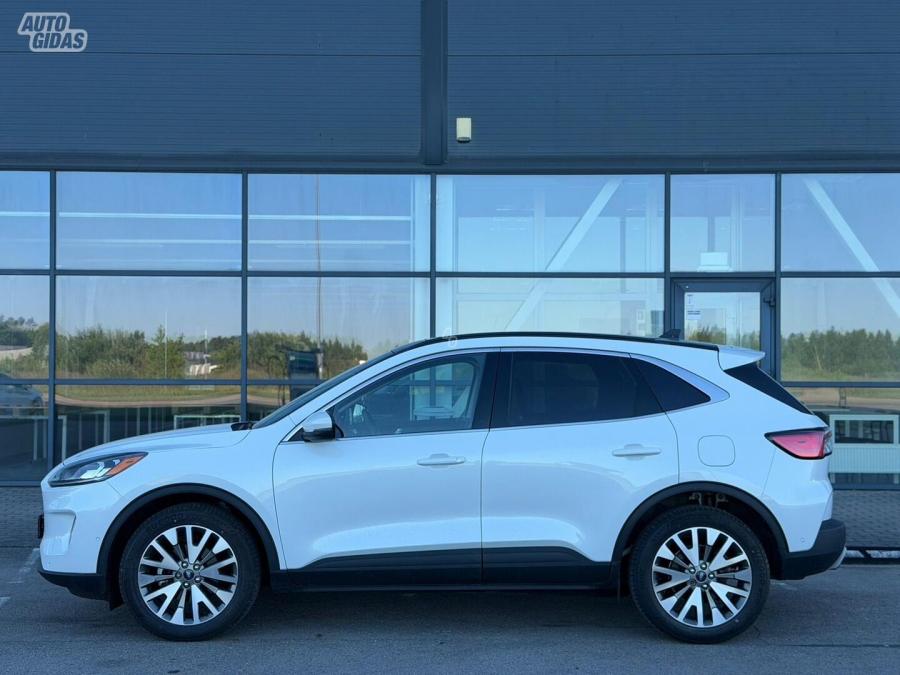 White Ford Kuga 2020 in Panevezys, with an engine capacity of 2.50 L and mileage of 53 thousand km for 20700 €, photo 9 on AUTOMOTO.COM.LV