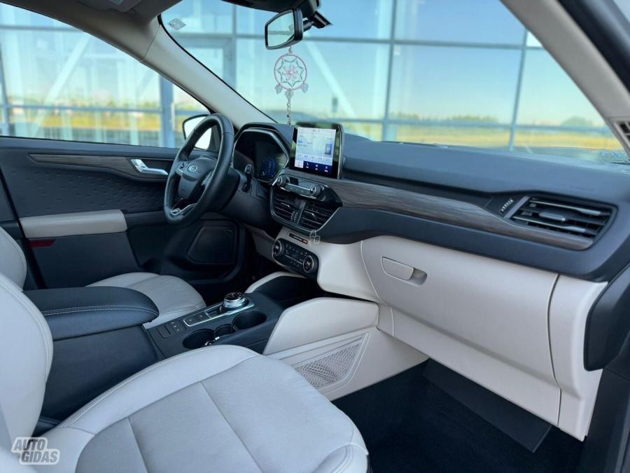 White Ford Kuga 2020 in Panevezys, with an engine capacity of 2.50 L and mileage of 53 thousand km for 20700 €, photo 13 on AUTOMOTO.COM.LV