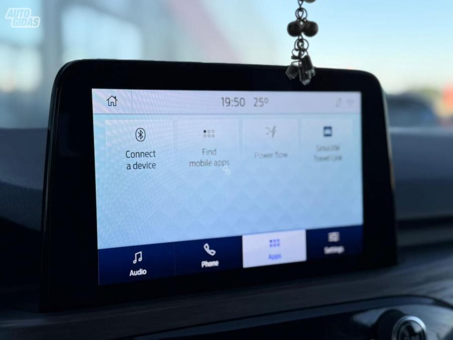 White Ford Kuga 2020 in Panevezys, with an engine capacity of 2.50 L and mileage of 53 thousand km for 20700 €, photo 19 on AUTOMOTO.COM.LV