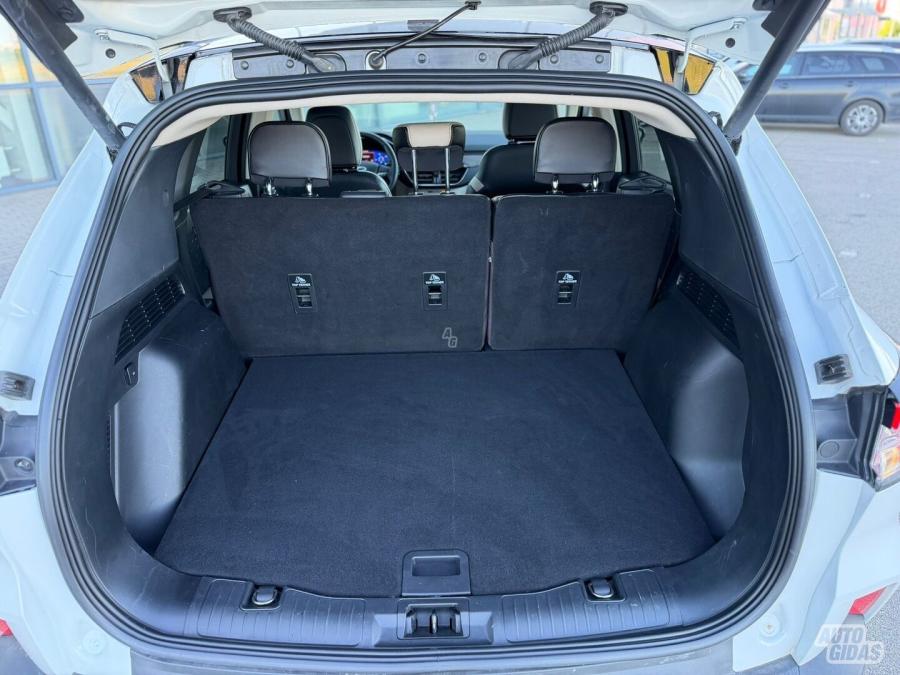 White Ford Kuga 2020 in Panevezys, with an engine capacity of 2.50 L and mileage of 53 thousand km for 20700 €, photo 29 on AUTOMOTO.COM.LV