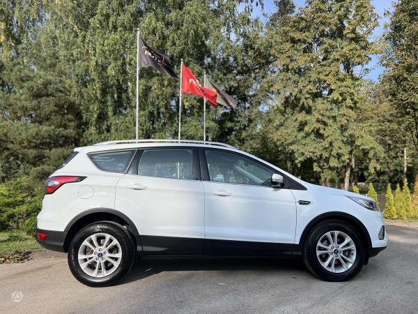 Ford Kuga 2020 in Kazlu Ruda on AUTOMOTO.COM.LV White Ford Kuga 2020 in Kazlu Ruda, with an engine capacity of 1.50 L and mileage of 158 thousand km for 9000 €, photo 10 on AUTOMOTO.COM.LV