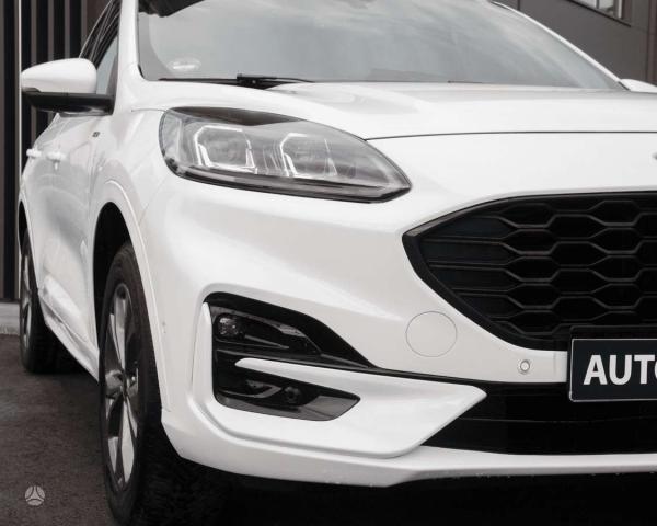 White Ford Kuga 2021 in Kaunas, with an engine capacity of 2.50 L and mileage of 75 thousand km for 23500 €, photo 5 on AUTOMOTO.COM.LV