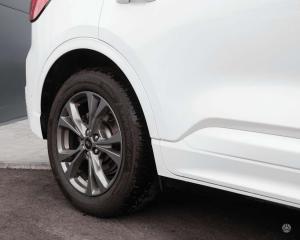 White Ford Kuga 2021 in Kaunas, with an engine capacity of 2.50 L and mileage of 75 thousand km for 23500 €, photo 7 on AUTOMOTO.COM.LV