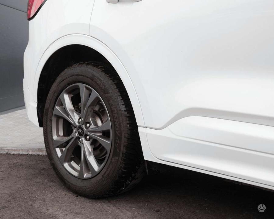 White Ford Kuga 2021 in Kaunas, with an engine capacity of 2.50 L and mileage of 75 thousand km for 23500 €, photo 7 on AUTOMOTO.COM.LV