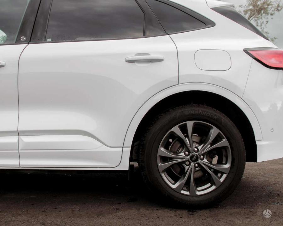 White Ford Kuga 2021 in Kaunas, with an engine capacity of 2.50 L and mileage of 75 thousand km for 23500 €, photo 12 on AUTOMOTO.COM.LV