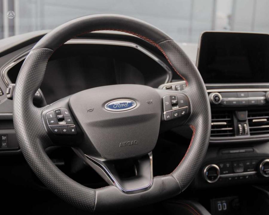 White Ford Kuga 2021 in Kaunas, with an engine capacity of 2.50 L and mileage of 75 thousand km for 23500 €, photo 16 on AUTOMOTO.COM.LV