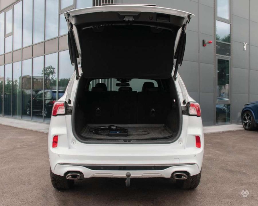 White Ford Kuga 2021 in Kaunas, with an engine capacity of 2.50 L and mileage of 75 thousand km for 23500 €, photo 20 on AUTOMOTO.COM.LV