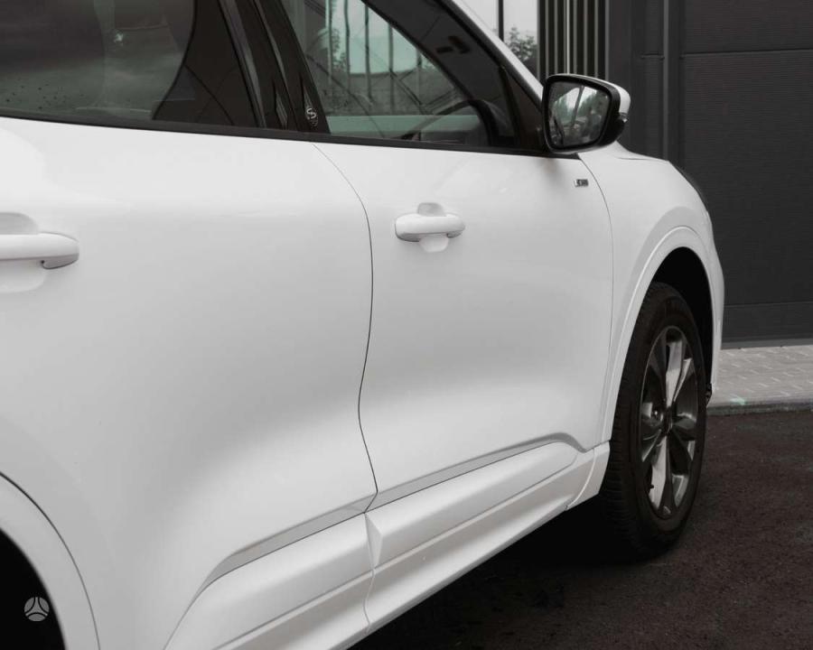 White Ford Kuga 2021 in Kaunas, with an engine capacity of 2.50 L and mileage of 75 thousand km for 23500 €, photo 22 on AUTOMOTO.COM.LV