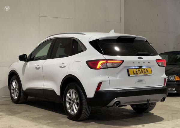 White Ford Kuga 2021 in Klaipeda, with an engine capacity of 1.50 L and mileage of 234 thousand km for 12999 €, photo 4 on AUTOMOTO.COM.LV