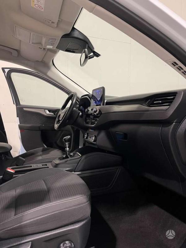 White Ford Kuga 2021 in Klaipeda, with an engine capacity of 1.50 L and mileage of 234 thousand km for 12999 €, photo 9 on AUTOMOTO.COM.LV