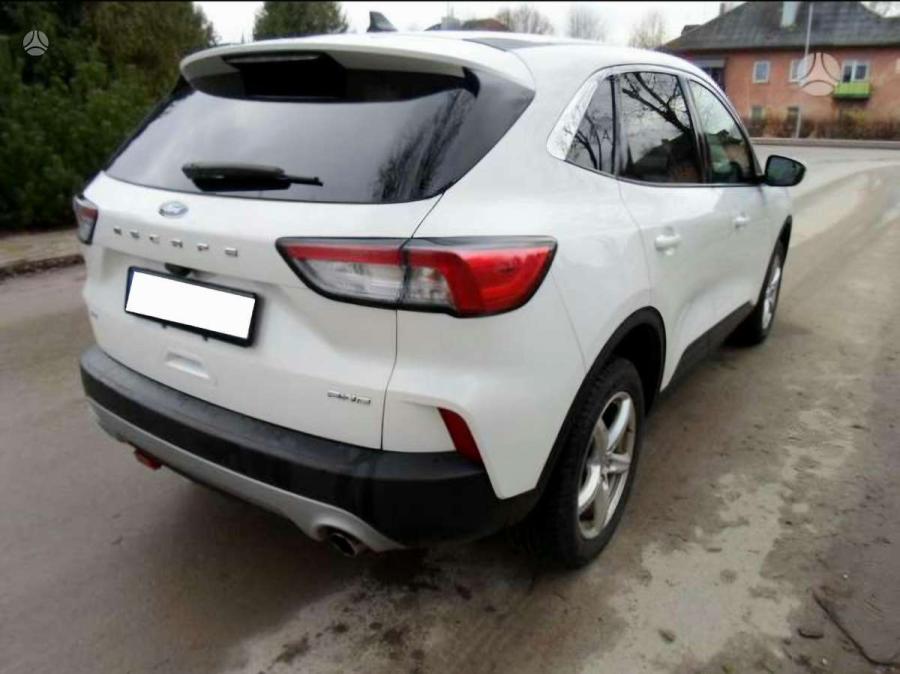 White Ford Kuga 2022 in Siauliai, with an engine capacity of 1.50 L and mileage of 121 thousand km for 13850 €, photo 2 on AUTOMOTO.COM.LV