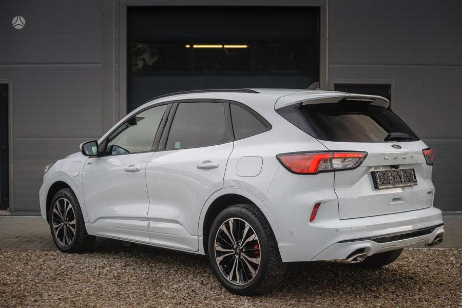White Ford Kuga 2022 in Kaunas, with an engine capacity of 2.49 L and mileage of 161 thousand km for 17950 €, photo 4 on AUTOMOTO.COM.LV