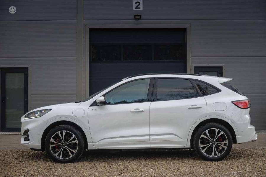 White Ford Kuga 2022 in Kaunas, with an engine capacity of 2.49 L and mileage of 161 thousand km for 17950 €, photo 5 on AUTOMOTO.COM.LV