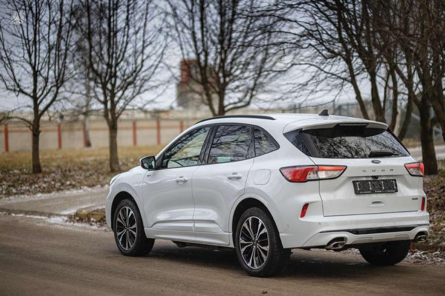 White Ford Kuga 2022 in Kaunas, with an engine capacity of 2.49 L and mileage of 161 thousand km for 17950 €, photo 25 on AUTOMOTO.COM.LV