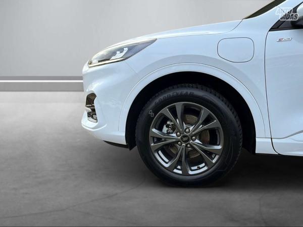 White Ford Kuga 2022 in Kaunas, with an engine capacity of 2.50 L and mileage of 52 thousand km for 25480 €, photo 3 on AUTOMOTO.COM.LV