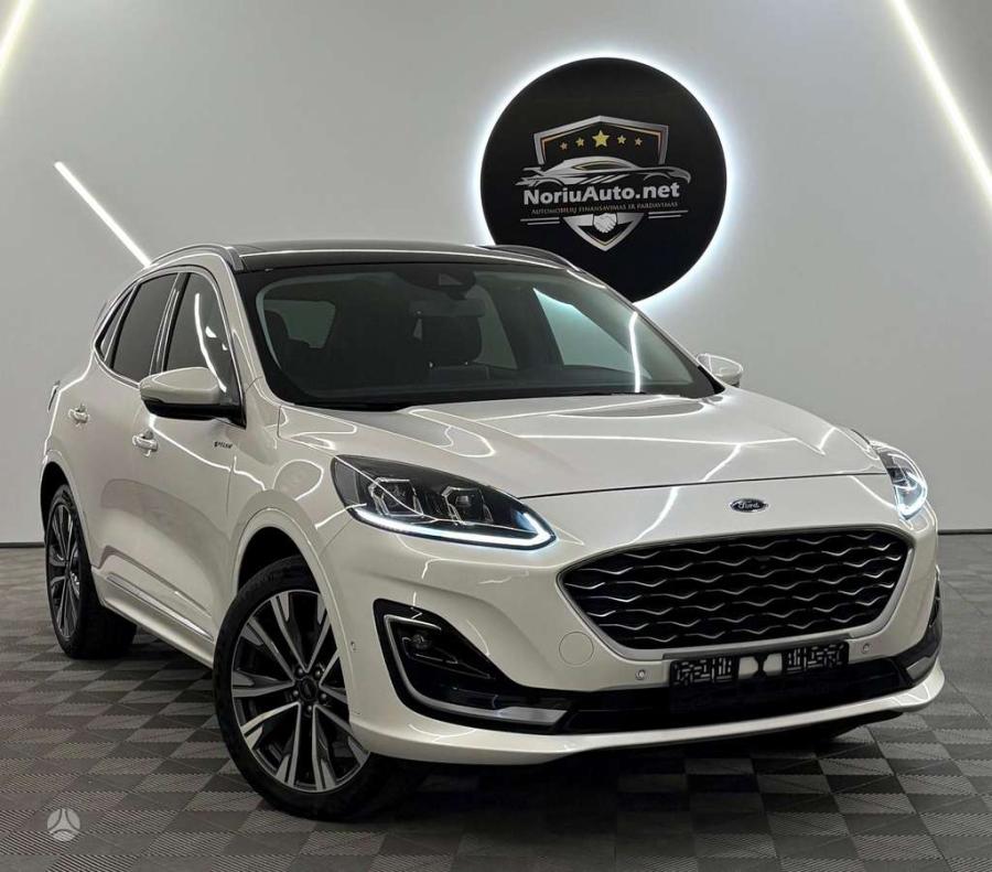 White Ford Kuga 2022 in Marijampole, with an engine capacity of 2.49 L and mileage of 181 thousand km for 17999 €, photo 1 on AUTOMOTO.COM.LV